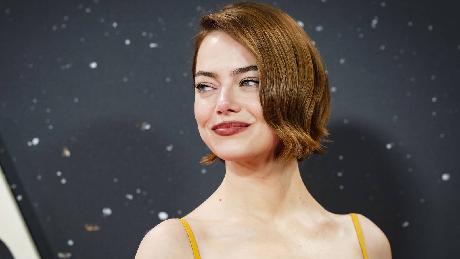 Emma Stone: Nova Comédia Sombria Bugonia Chega em VOD para Assinar em Casa